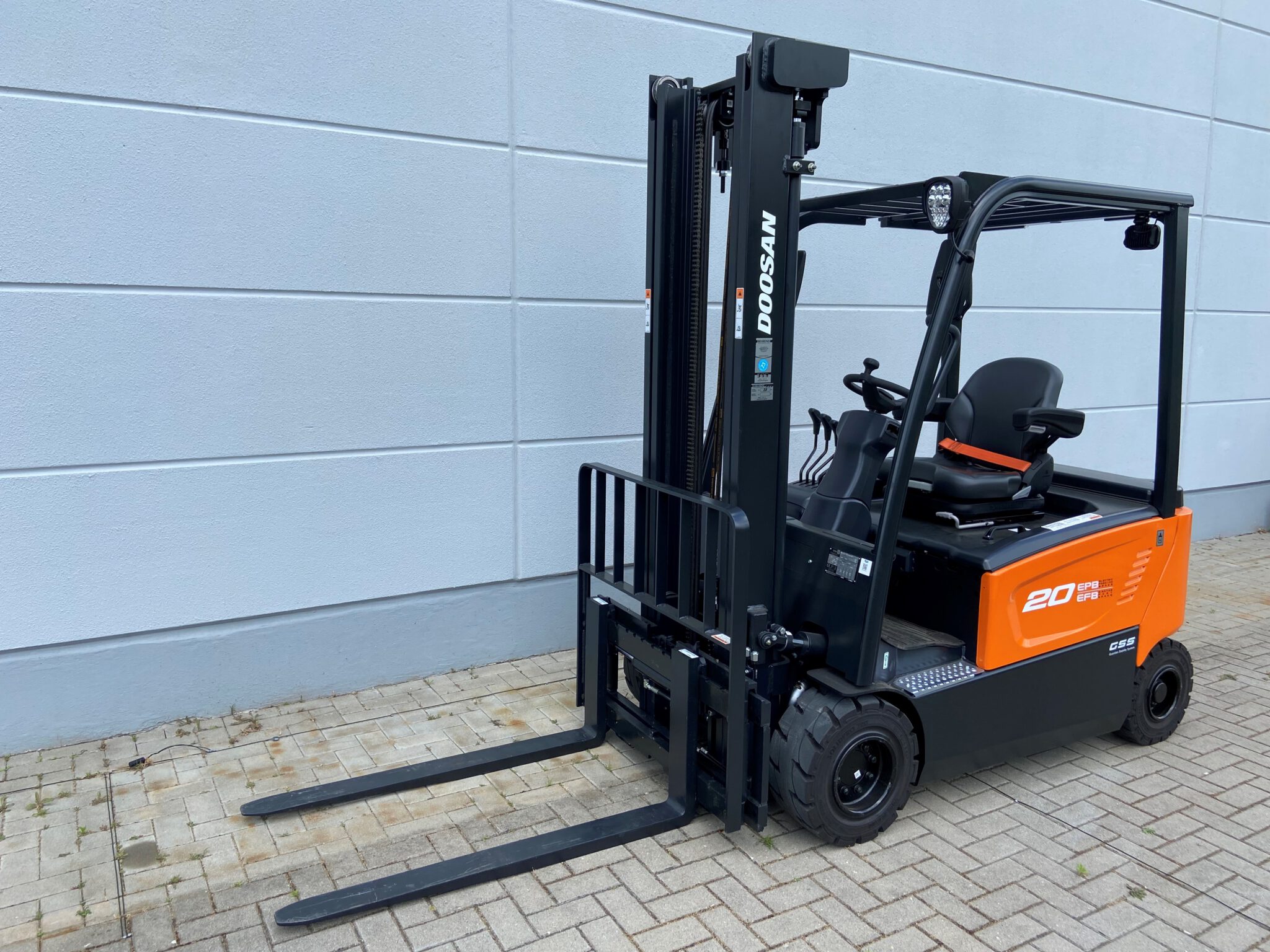 Elektrogabelstapler mieten » BEHREND SGT Elektrogabelstapler mieten